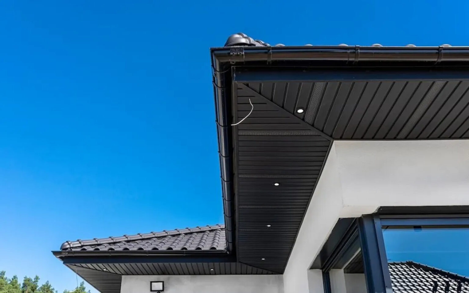 2026 Roof Eaves Easy Guide (Placement, Materials, & More)